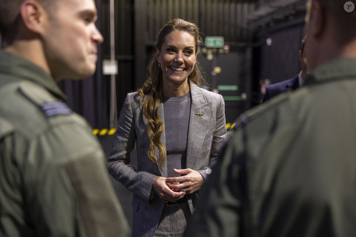 Photo : Kate Middleton visite la RAF Coningsby, dans le Lincolnshire ...