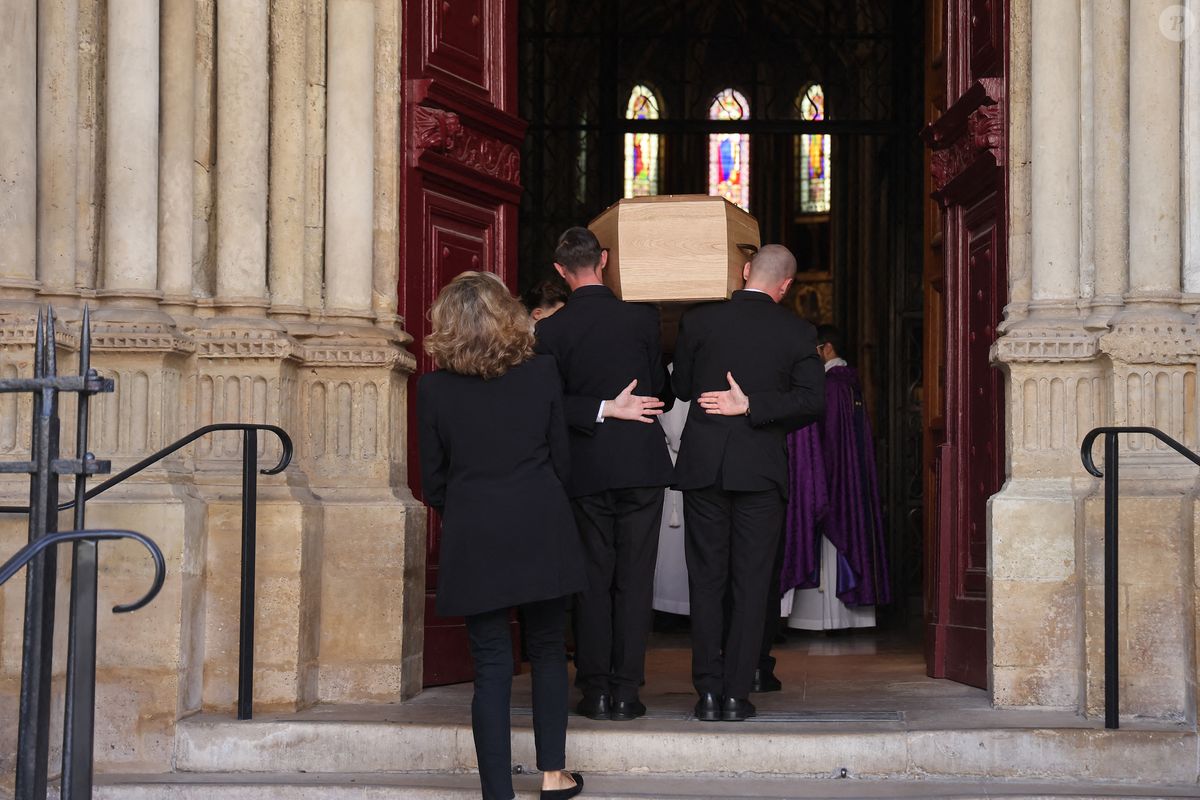 Photo : - Arrivées aux obsèques de Philippe Labro en l'église de Saint ...