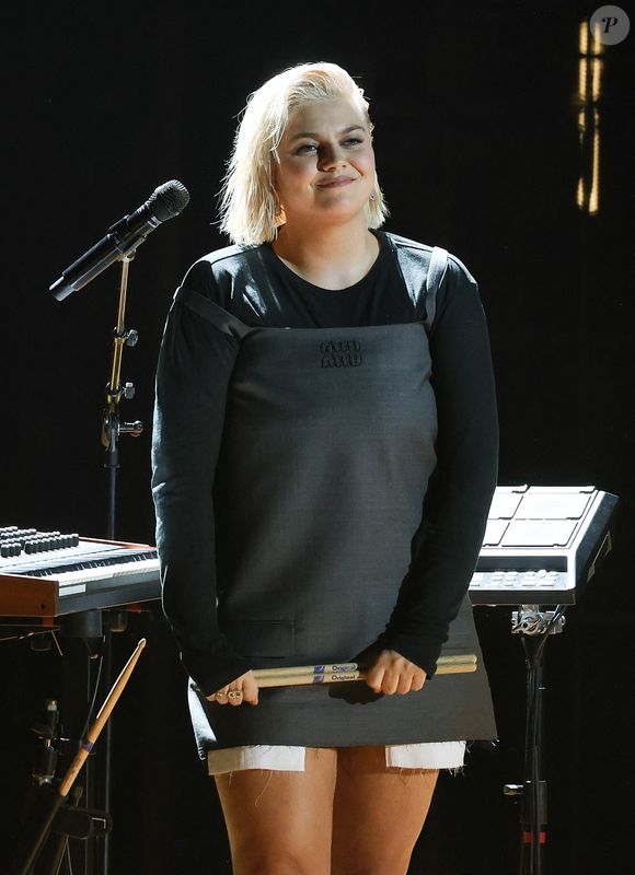 Photo : Face à elle, la musicienne aurait pu retrouver un ancien visage ...