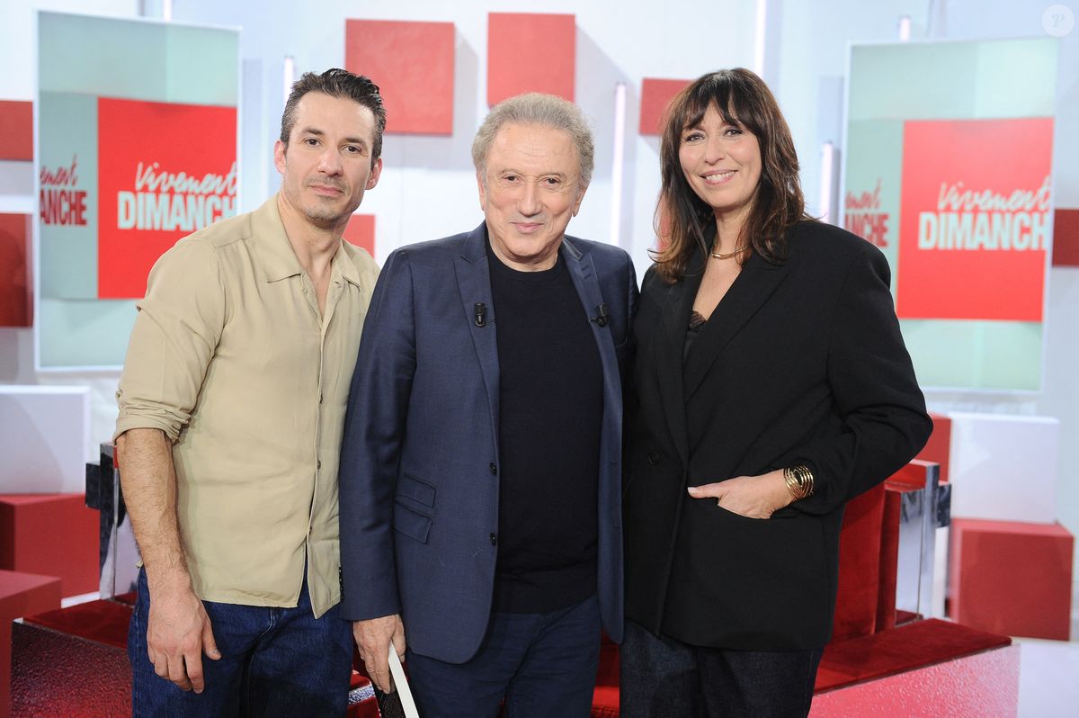 Photo : Jeremy Ferrari, Michel Drucker et Karina Marimon lors de l ...
