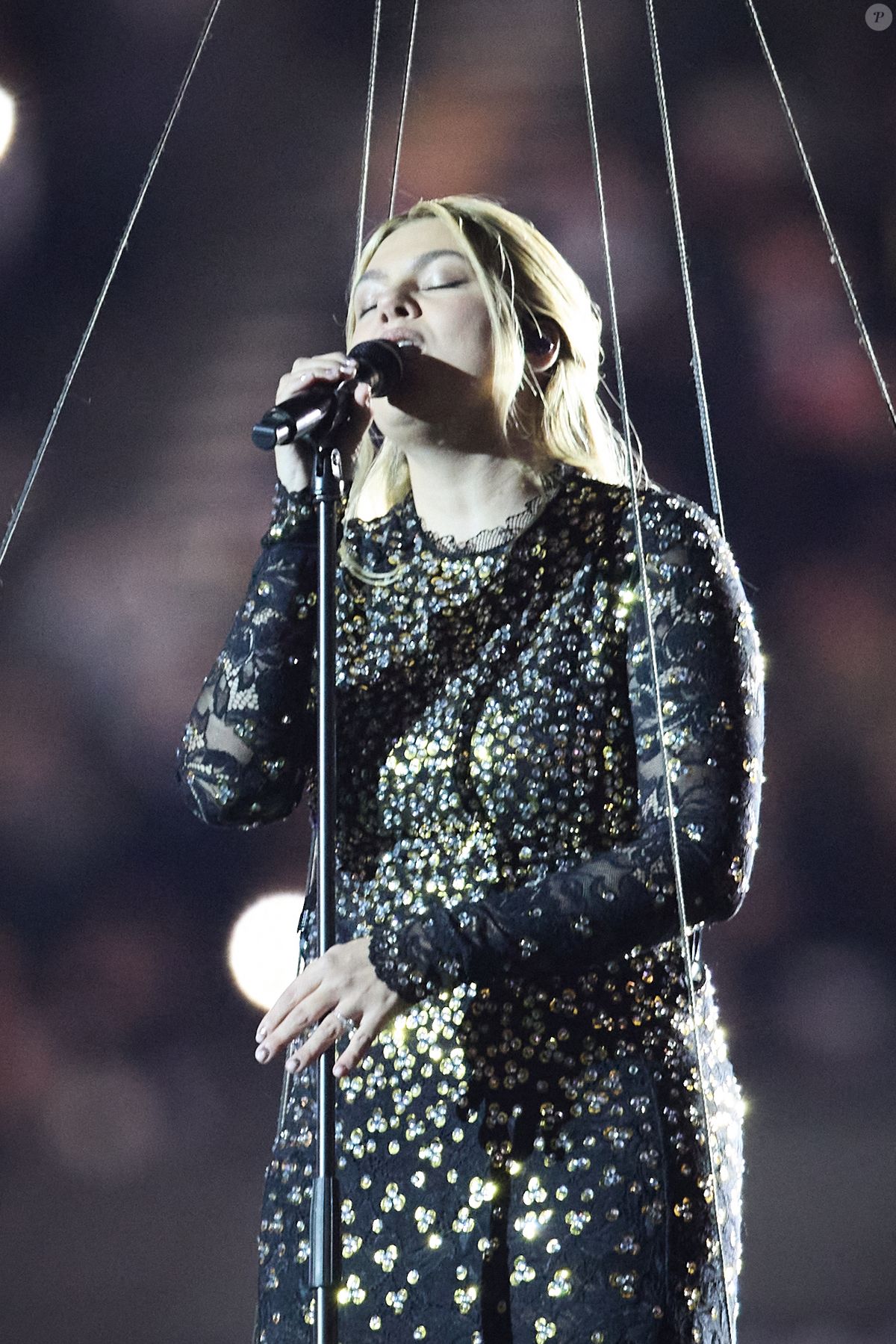 Photo : Louane représentera la France avec sa chanson "maman" La ...