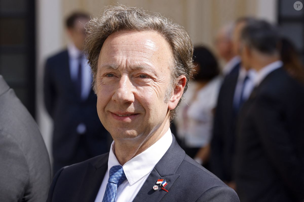 Photo : Il a finalement accepté pour défendre l’association Stand Speak ...