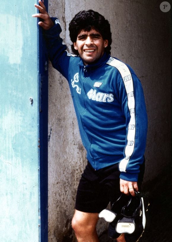 Photo : Diego Armando Maradona, Naples 1984. Photo par Gennaro Giorgio ...