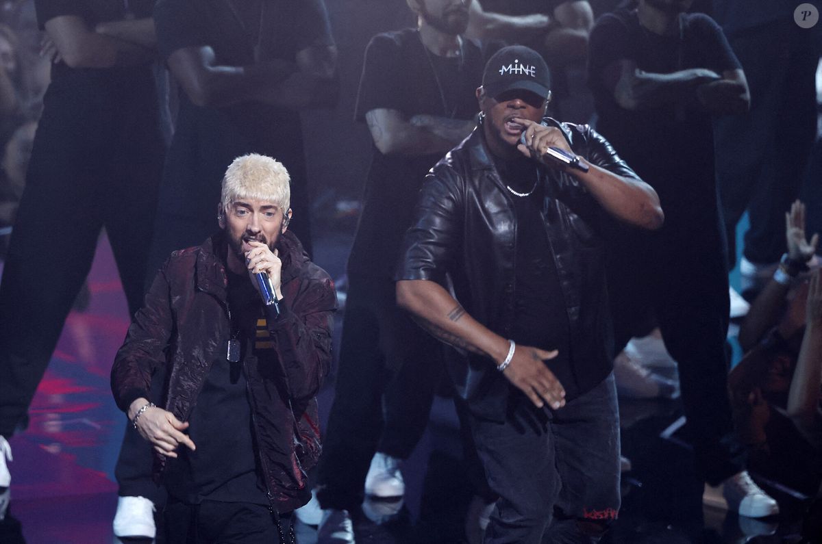 Photo : Eminem se produit sur scène lors des MTV Video Music Awards ...