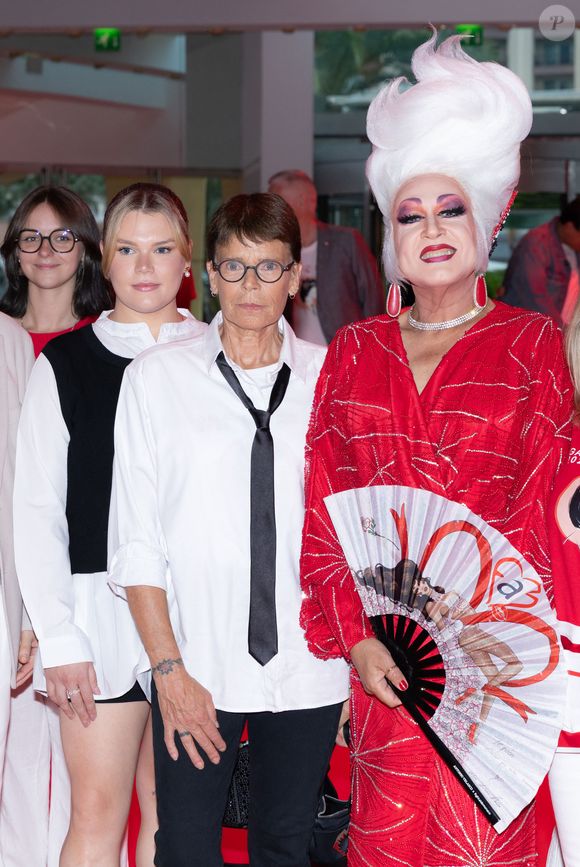 Albert de Monaco : Soirée festive sans Charlene, sa soeur Stéphanie lui ...