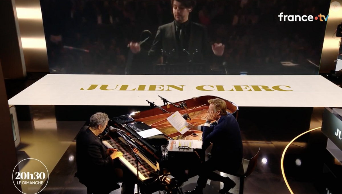Photo : Laurent Delahousse reçoit Julien Clerc dans l'émission "20h30 ...