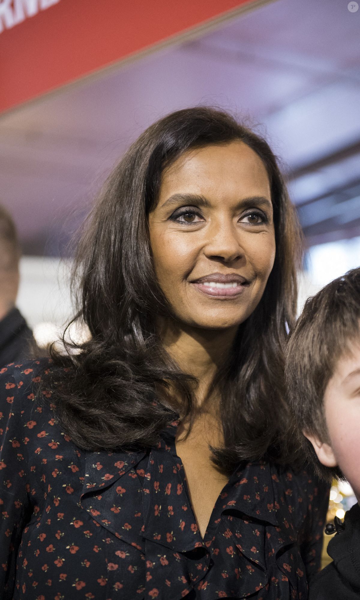 Photo : Karine Le Marchand pose pour des photos au 57e Salon ...