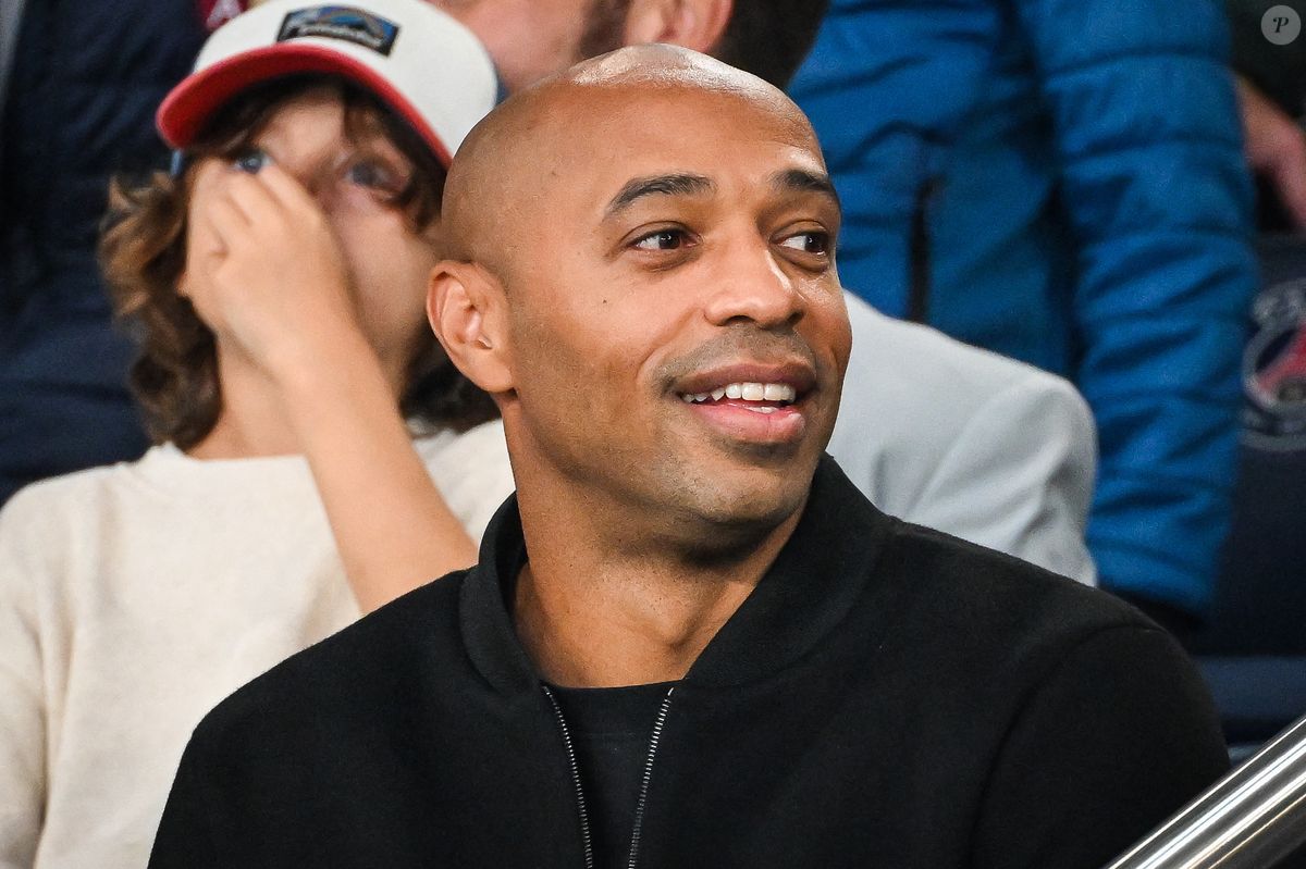 Photo : Thierry Henry est d’abord allé dans l’ancien stade d’Arsenal, à Highbury avec Tatiana et ...