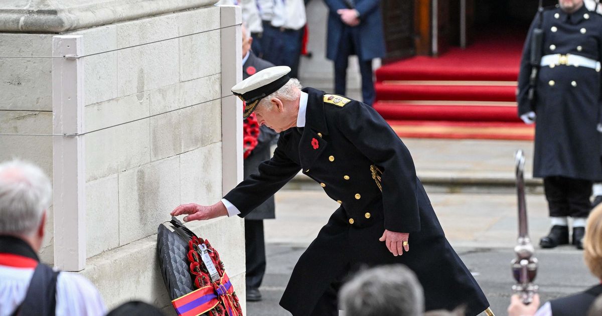 Un hommage royal empreint d'émotion : Charles III se souvient d'un être ...