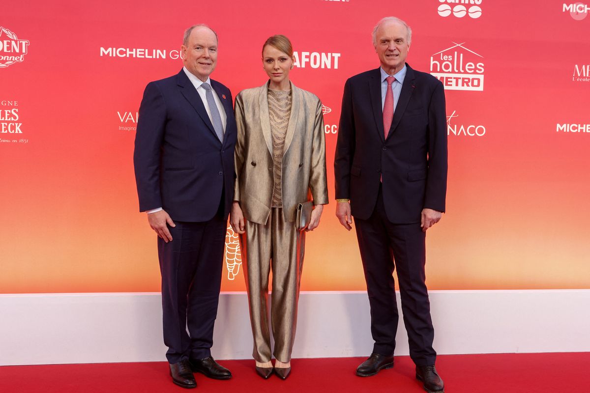 Photo : La princesse Charlene a fait sensation avec un tailleur en soie ...