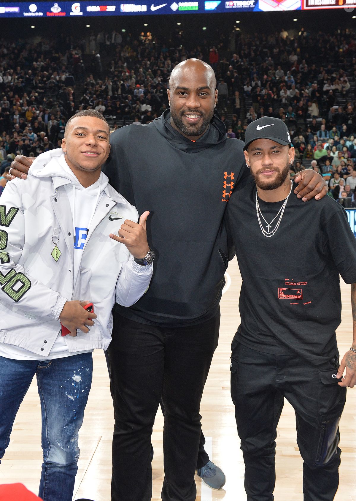 Photo : Kylian Mbappé , Teddy Riner et Neymar au match de NBA Game Paris 2020 entre les Bucks de ...
