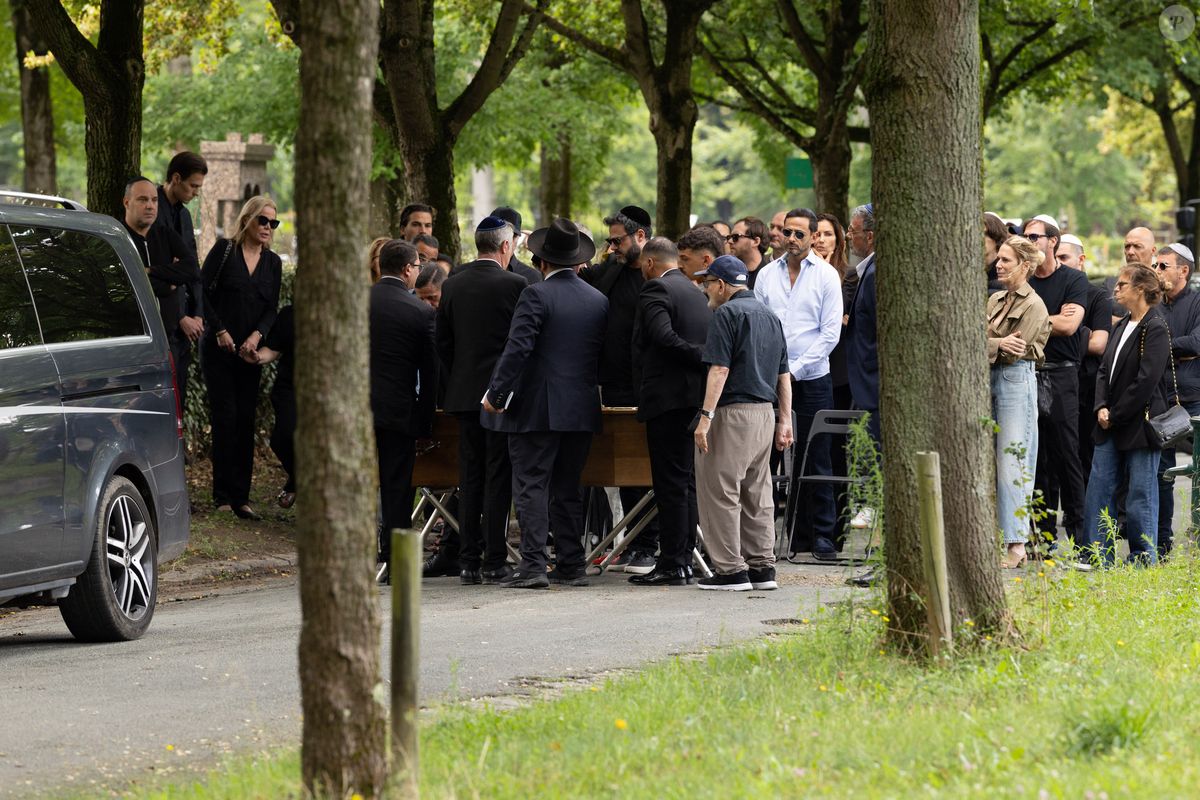 Photo : Exclusif - Florentine Leconte, Cédric Anthony, Xavier Anthony - Obsèques de Sabine ...