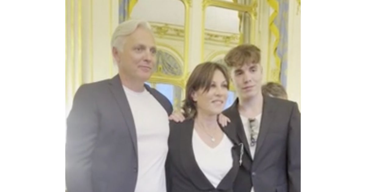 Mathilde Seigner honorée devant son grand fils et son compagnon aux ...