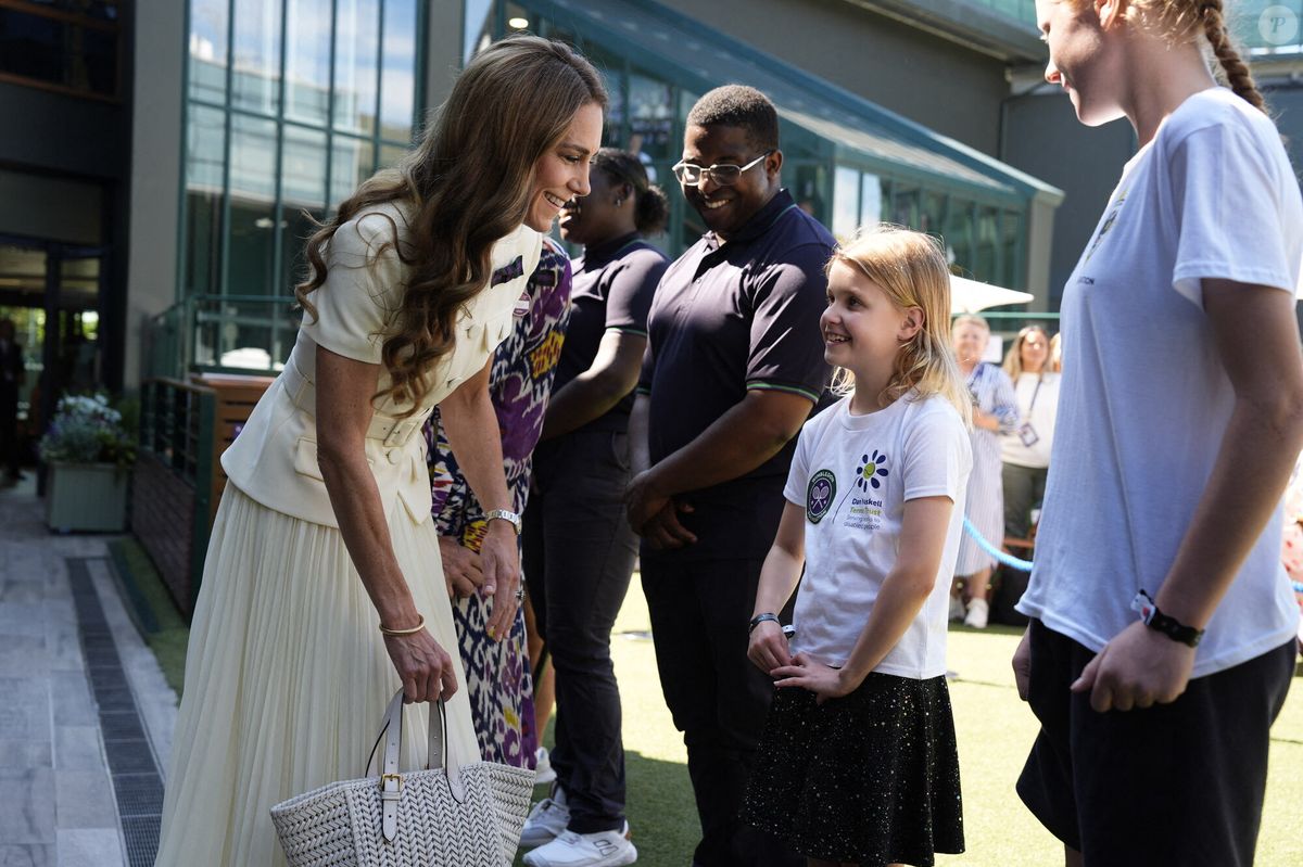 Photo : La princesse de Galles rencontre Lydia Lowe, huit ans, du Dan ...