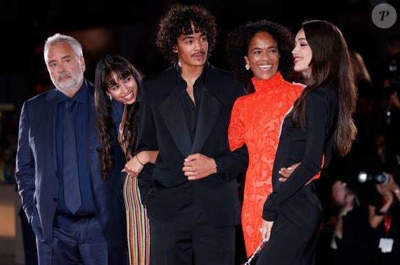Photo : Luc Besson, Virginie Silla et leurs trois enfants Thalia Besson ...