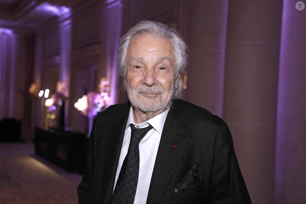 Photo : Pierre Arditi posant lors d'une séance de portrait à Paris ...