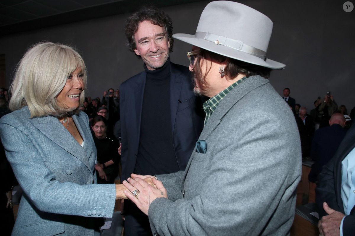 Photo : Brigitte Macron, Antoine Arnault et Johnny Depp au Front Row du ...