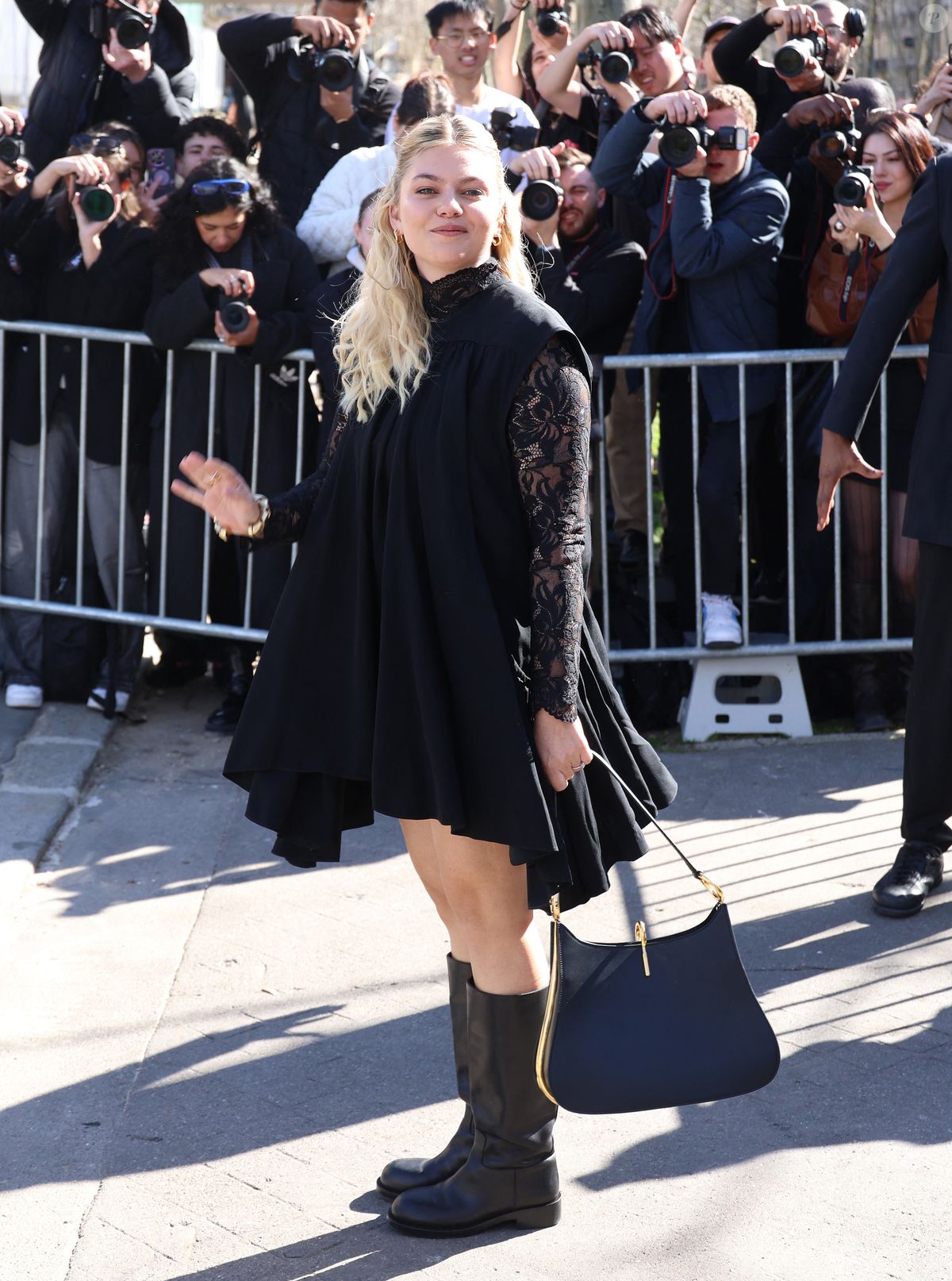 Photo : La chanteuse Louane (Louane Emera) aux arrivées au défilé ...