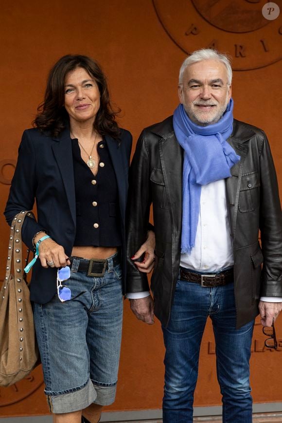 Photo : Pascal Praud et sa femme Catherine au village lors des ...