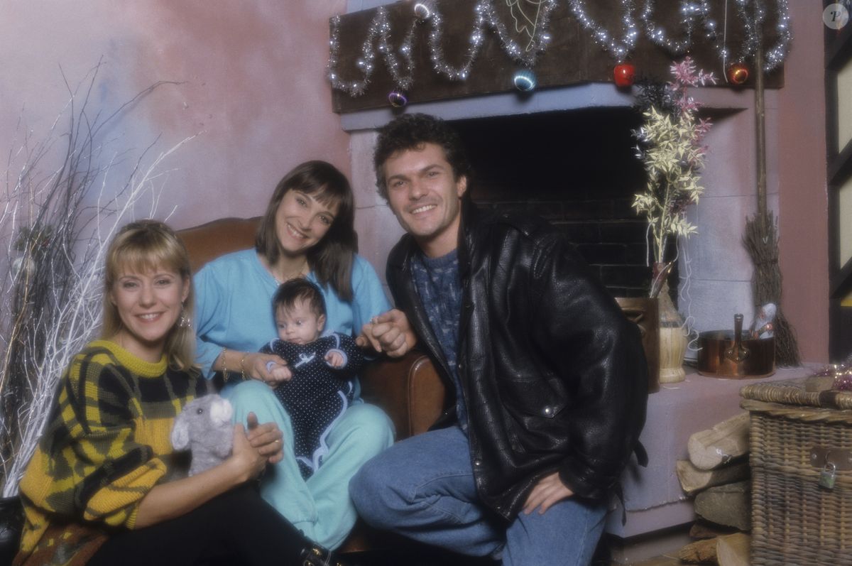 Photo : Archives - En France, à Paris, Dorothée, dans un décor de Noël ...