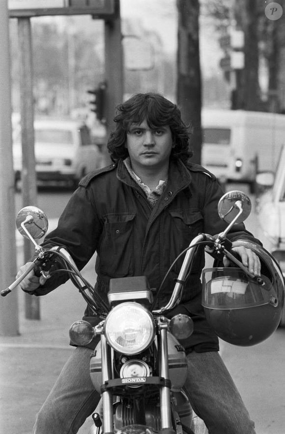 Photo : Rendez-vous avec Daniel Balavoine sur sa moto à Paris. Le 25 ...