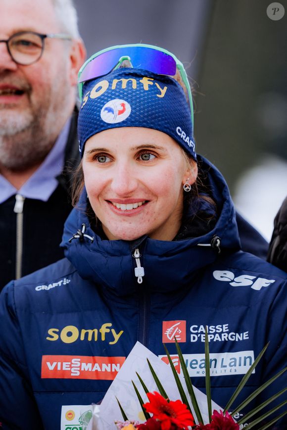 La biathlète Julia Simon reconnait avoir dérobé plusieurs milliers d'euros à des proches : "Je ...