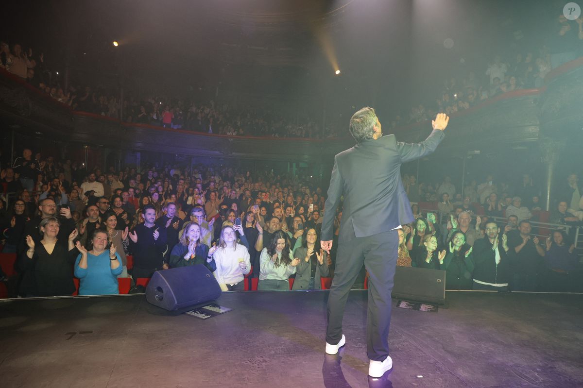 Photo : Exclusif - Ary Abittan sur la scène de la Cigale de Paris avec ...