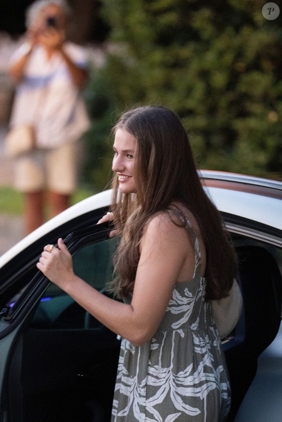 Letizia, Felipe, Sofia et Leonor d'Espagne au complet ! Même en ...