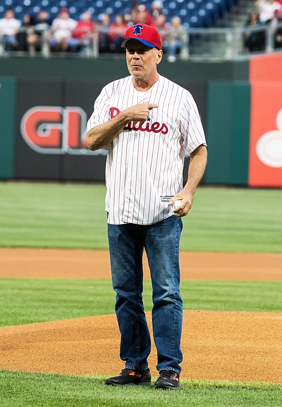 Photo : L'acteur Bruce Willis à la cérémonie d'ouverture avant un match ...