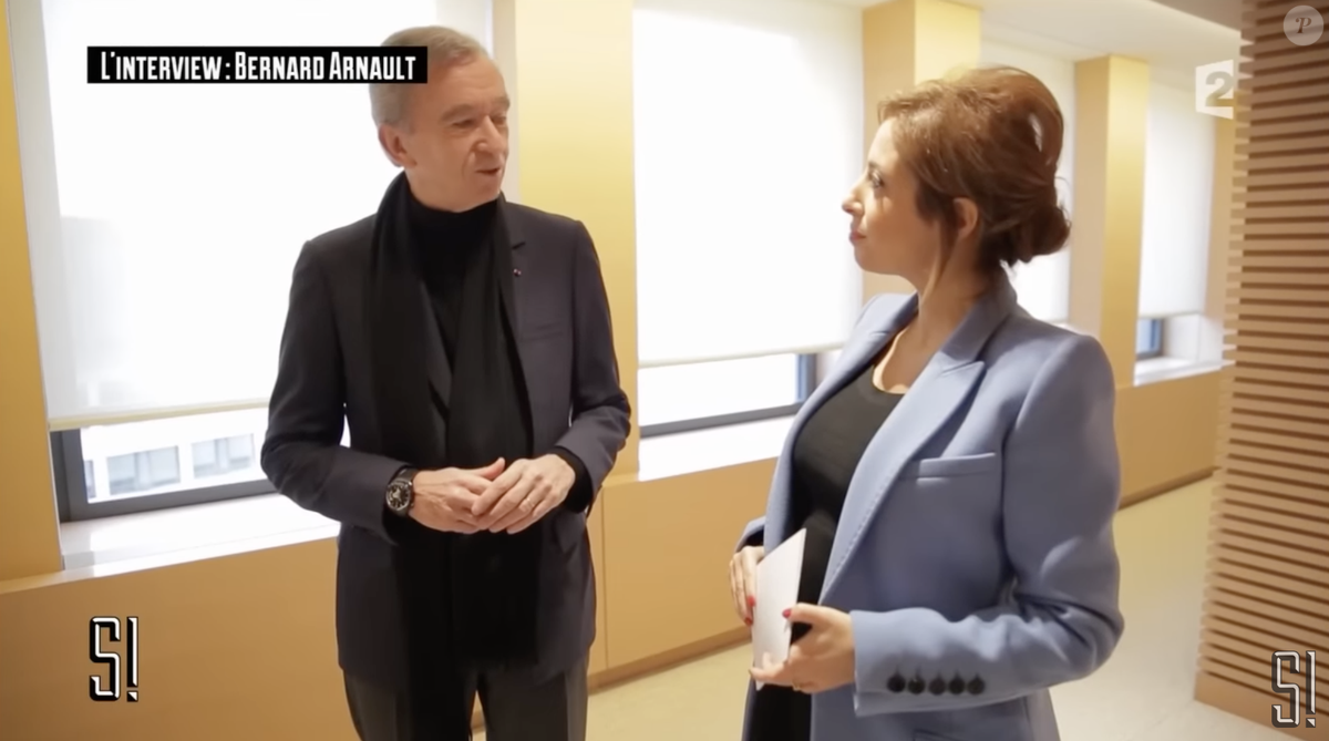 Vidéo : Bernard Arnault participe à l'émission Stupéfiant de Léa Salamé - Purepeople
