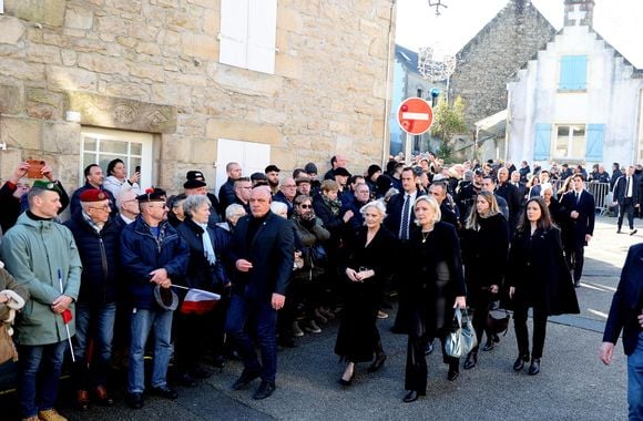 Jordan Bardella présent pour soutenir Marine Le Pen, il croise son ex ...