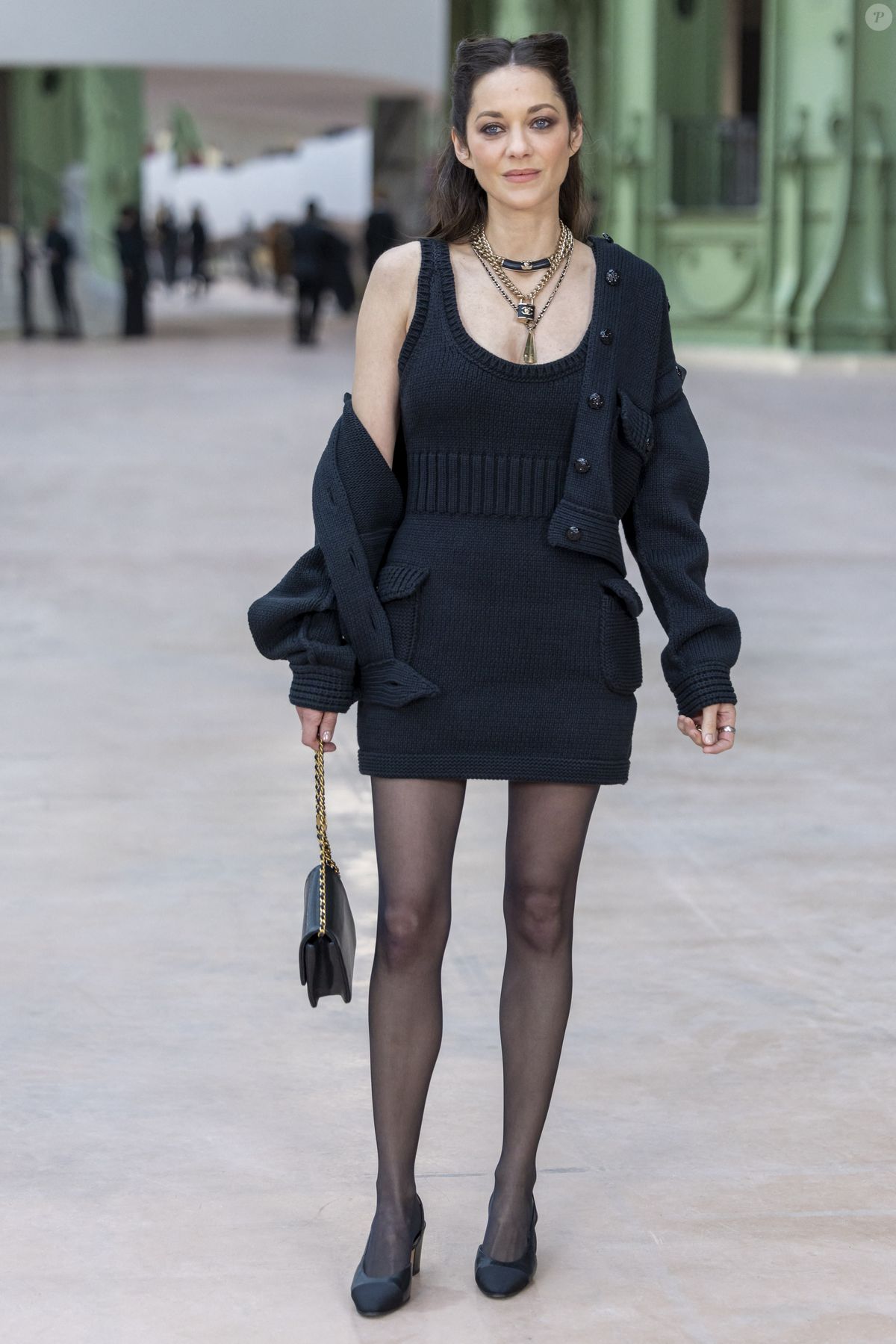 Photo : Marion Cotillard au défilé Chanel au Grand Palais, "Collection Haute Couture Printemps ...