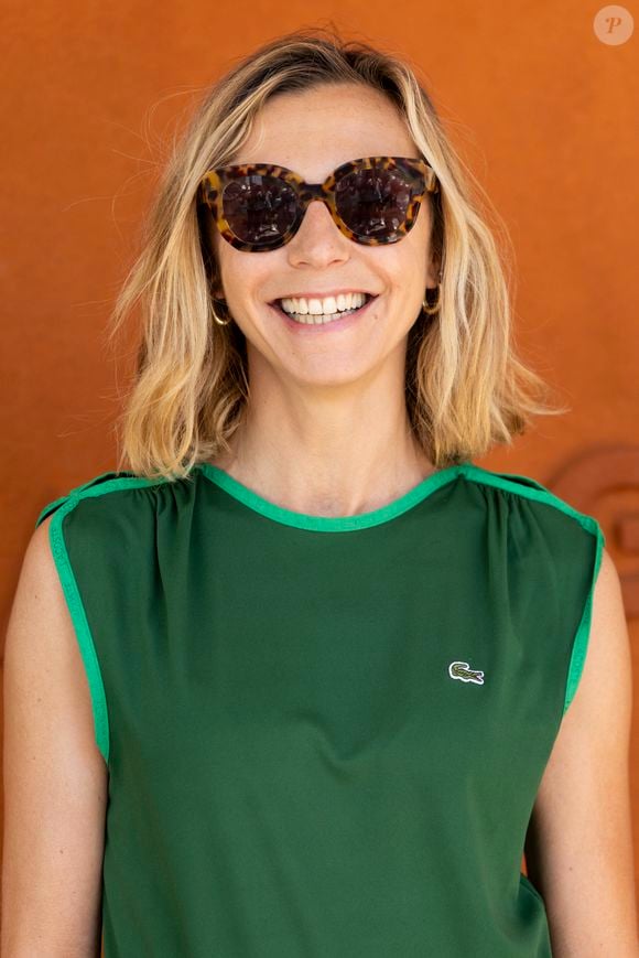 Un duo assorti à Roland-Garros ! Amélie Etasse (Scènes de ménages) bien ...