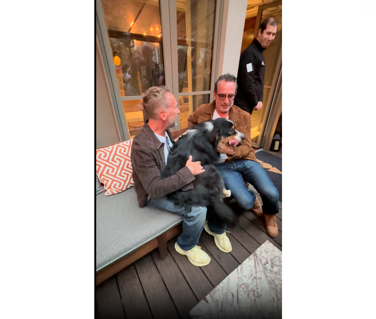 Vidéo : Vidéos - Jean Dujardin et Philippe Caverivière au vernissage de ...