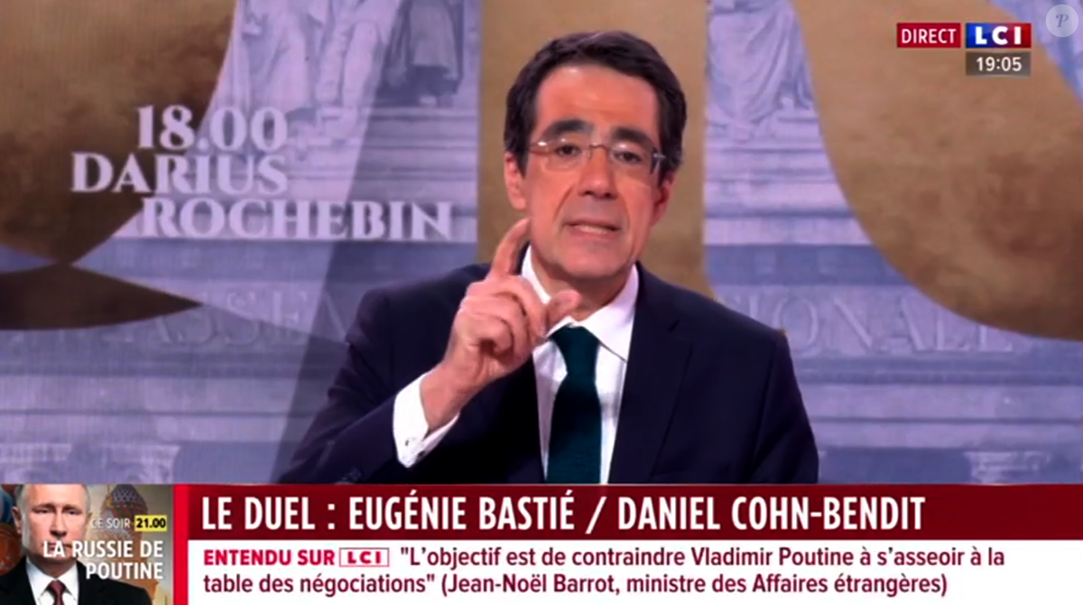 Photo : Darius Rochebin face à l'absence d'une figure emblématique de ...