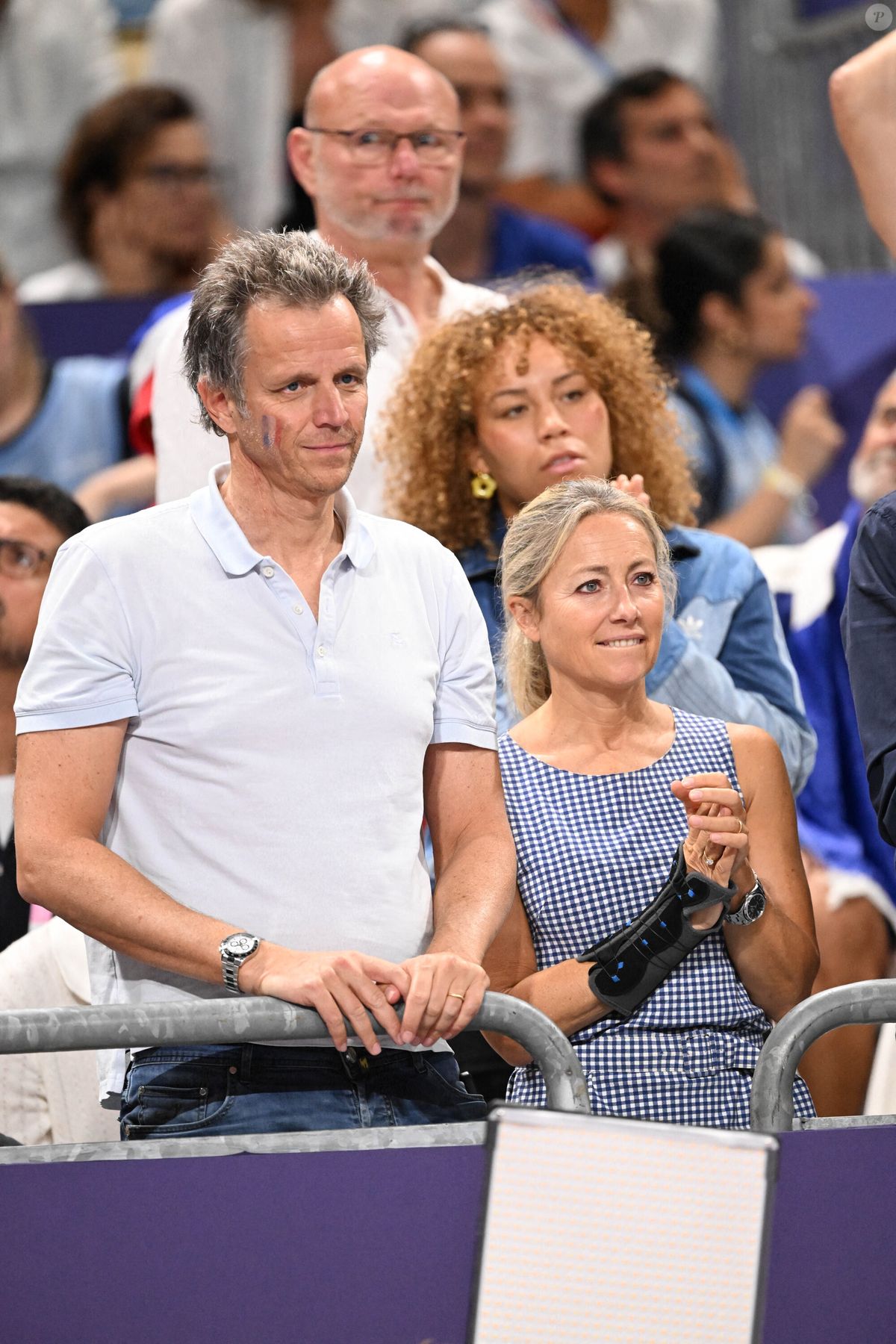 Photo : Anne-Sophie Lapix et son mari Arthur Sadoun dans les tribunes ...