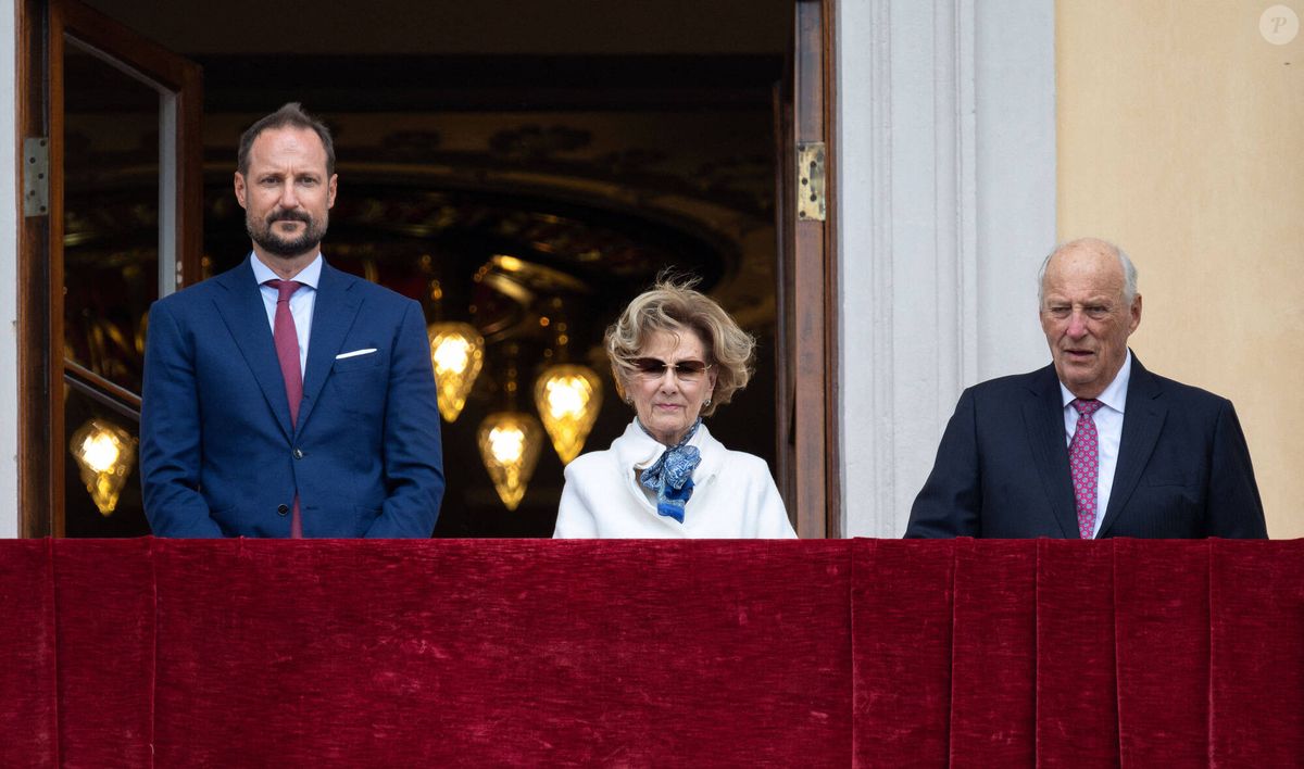 Photo : Le roi Harald, la reine Sonja, le prince héritier Haakon, l ...