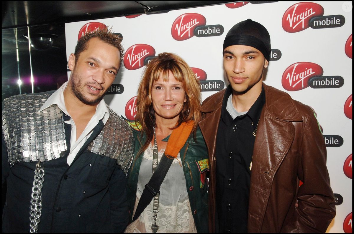 Photo : Le DJ Charles Schilling, Clémentine Célarié et son fils lors de ...