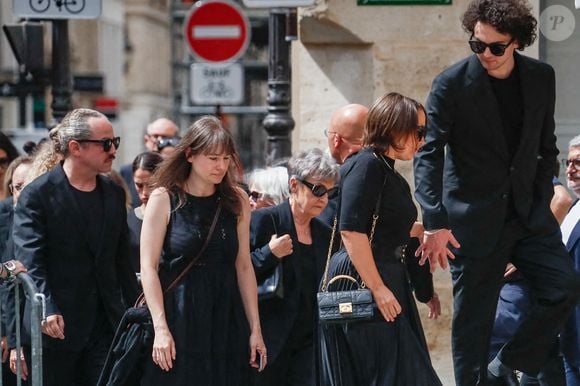 Manon, Ninon et Gaston réunis pour dire au revoir à leur père Thierry ...