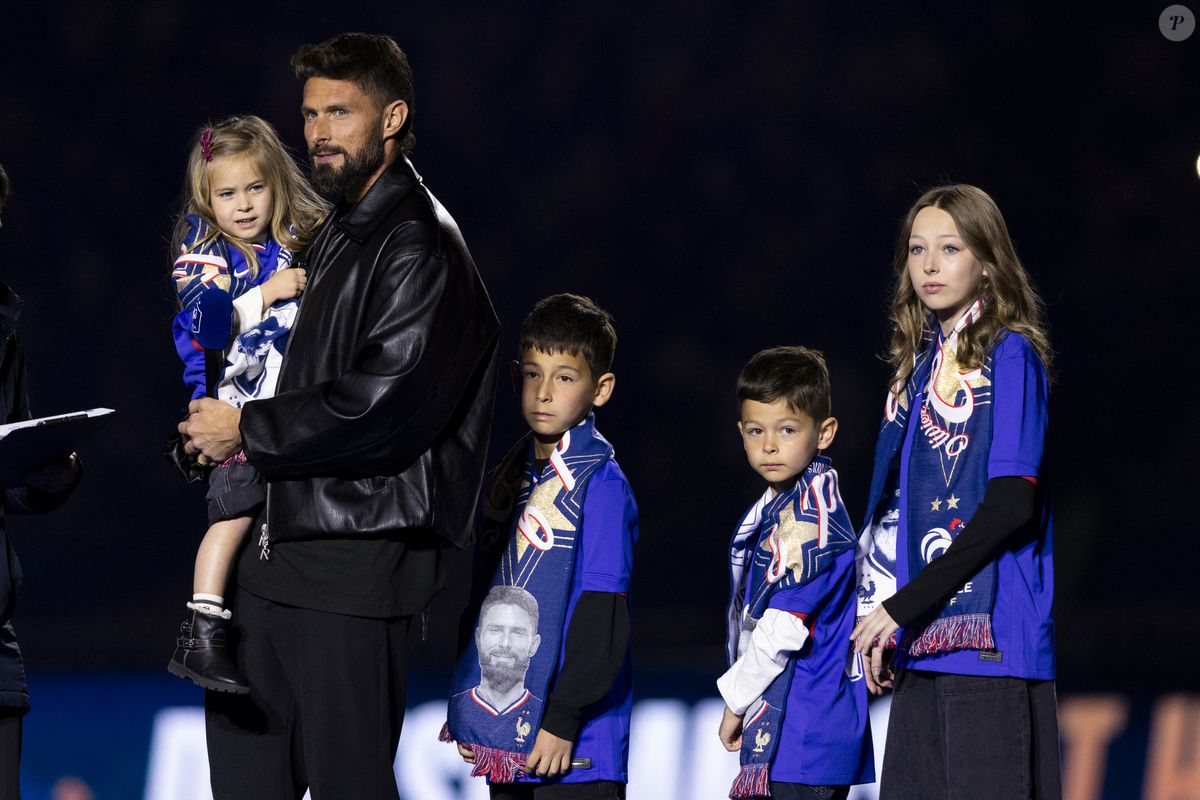 Photo : Olivier Giroud, entouré de ses enfants Aria, Aaron, Evan et ...