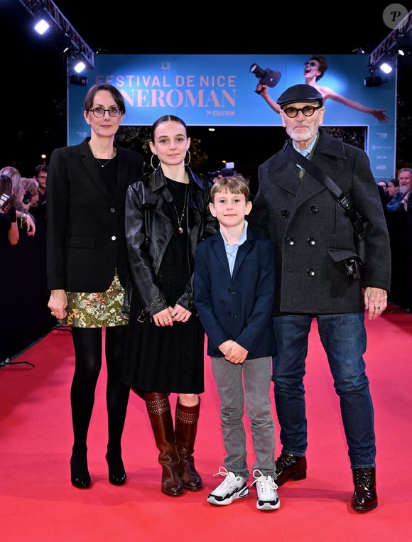 Il y a moins d’un mois, Tchéky Karyo, Valérie Keruzoré et leurs enfants âgés de 12 et 9 ans ...