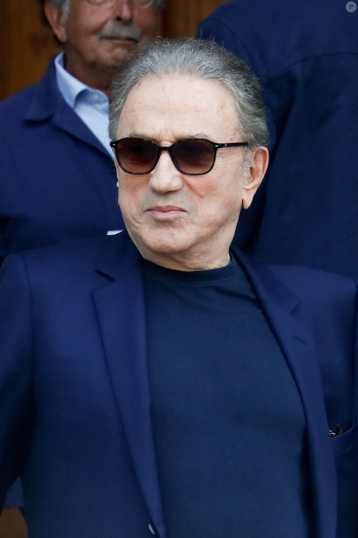 Photo : Michel Drucker - Sorties des obsèques de Philippe Labro dans l ...