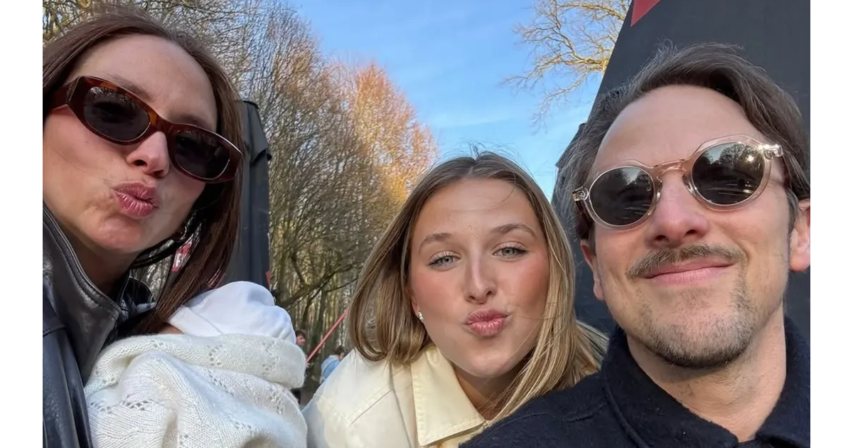 Helena travaille en famille : pour sa carrière, elle s'est entourée de ...
