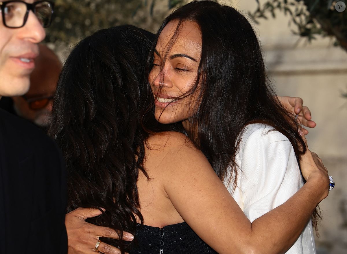 Photo : Salma Hayek et Zoe Saldana au dîner de gala à la Fondation ...