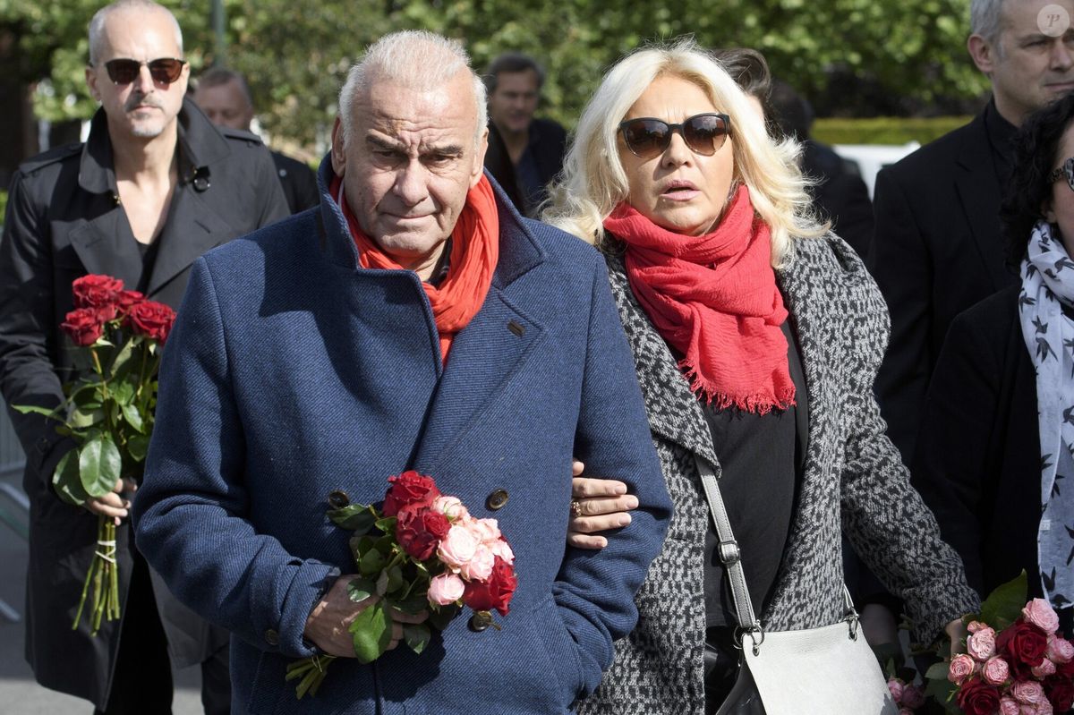 Photo : Michel Fugain et son épouse Sanda - Obsèques de Maurane en l ...