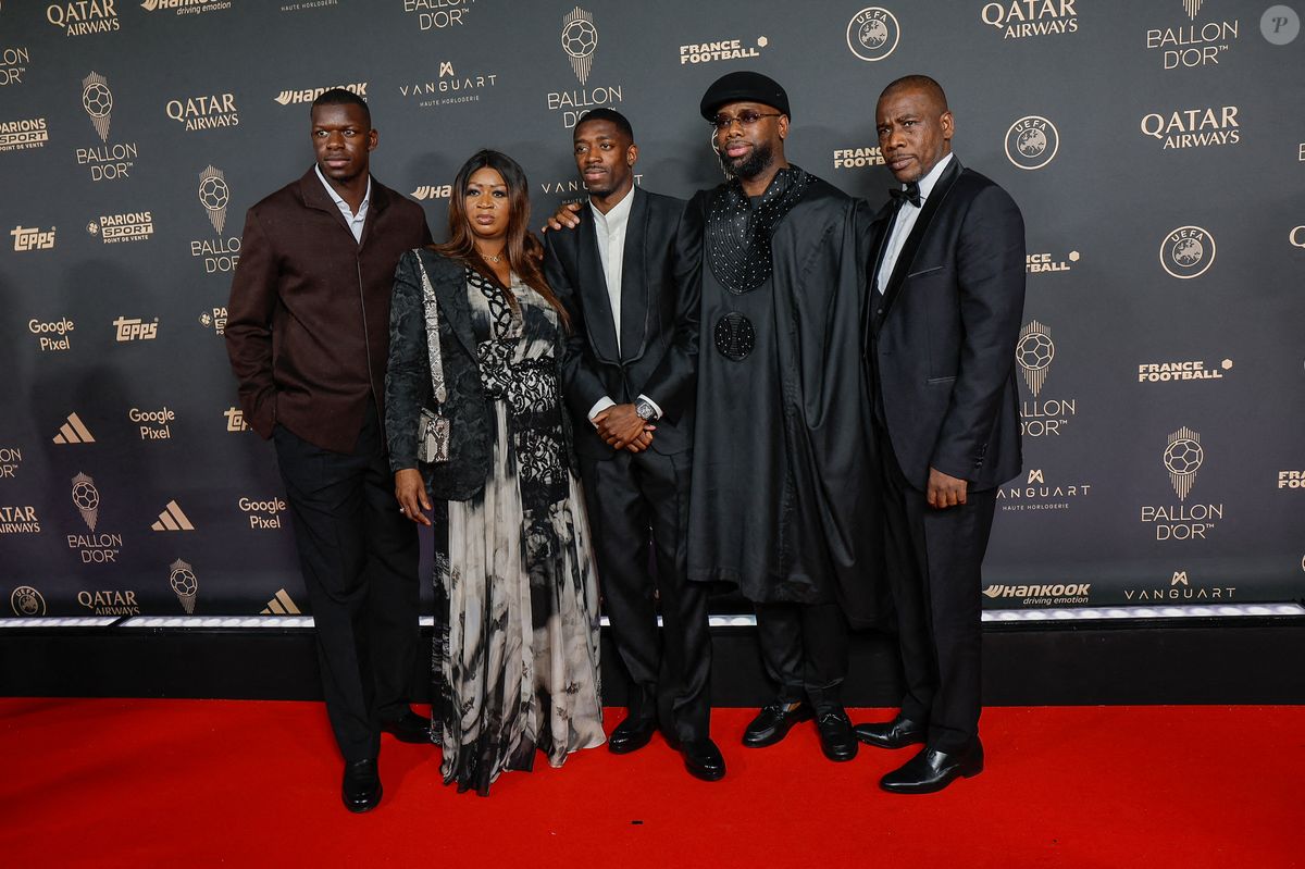 Photo : Ousmane Dembélé en famille au photocall de la 69ème cérémonie ...