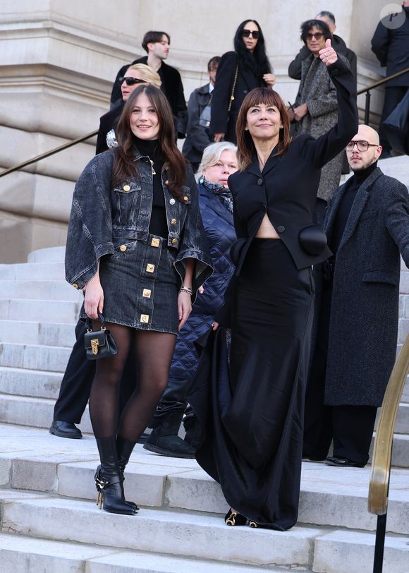 Sophie Marceau apparaît avec sa fille Juliette au défilé Schiaparelli ...
