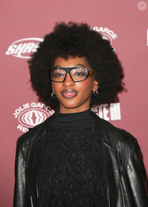 "Elle a passé la soirée à lui faire des..." : On sait qui a pris pour ...