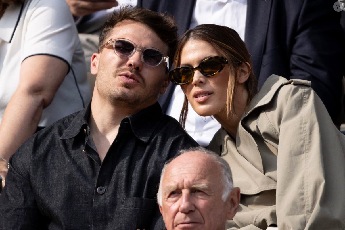 Photo : Antoine Dupont, en convalescence après une grave blessure au genou, a profité de ses ...