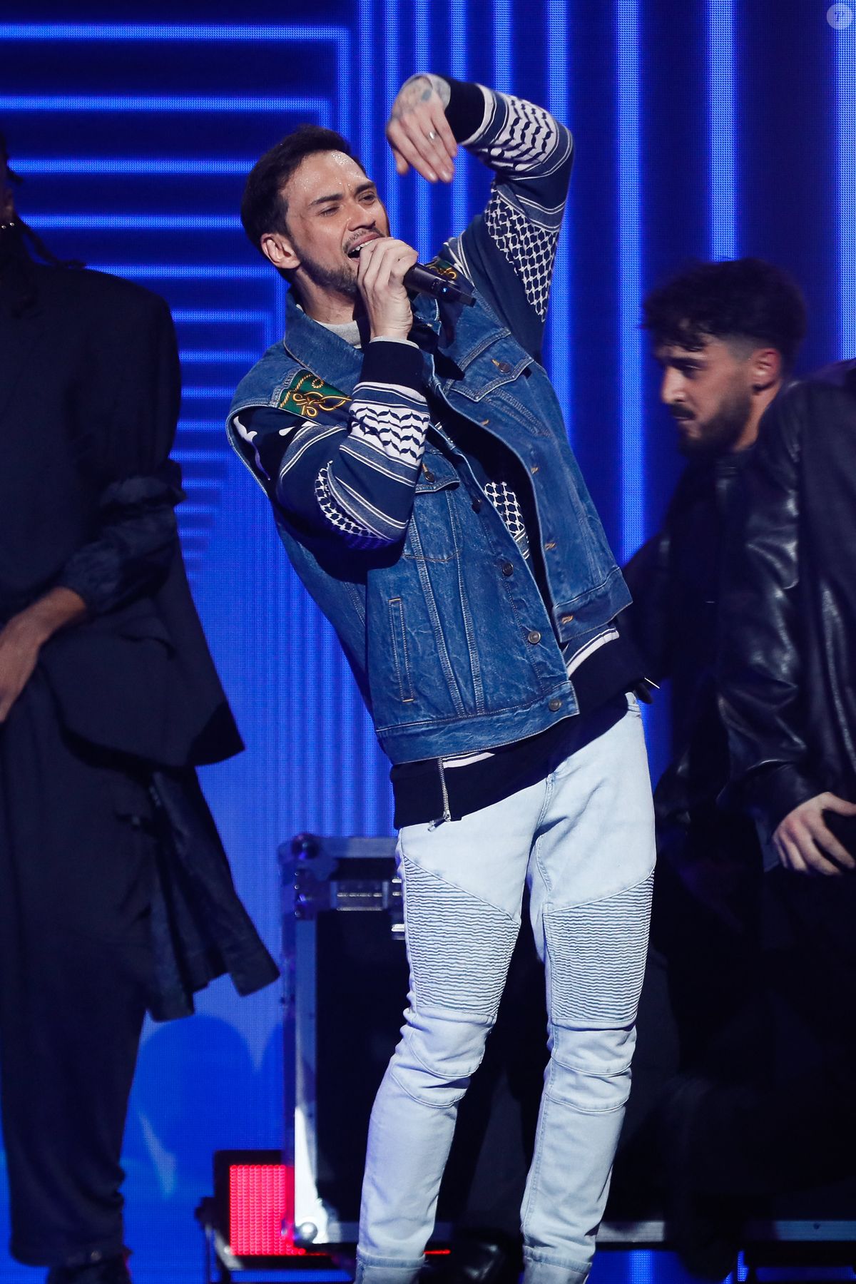 Photo : Exclusif - Billy Crawford chante son premier tube "Trackin ...